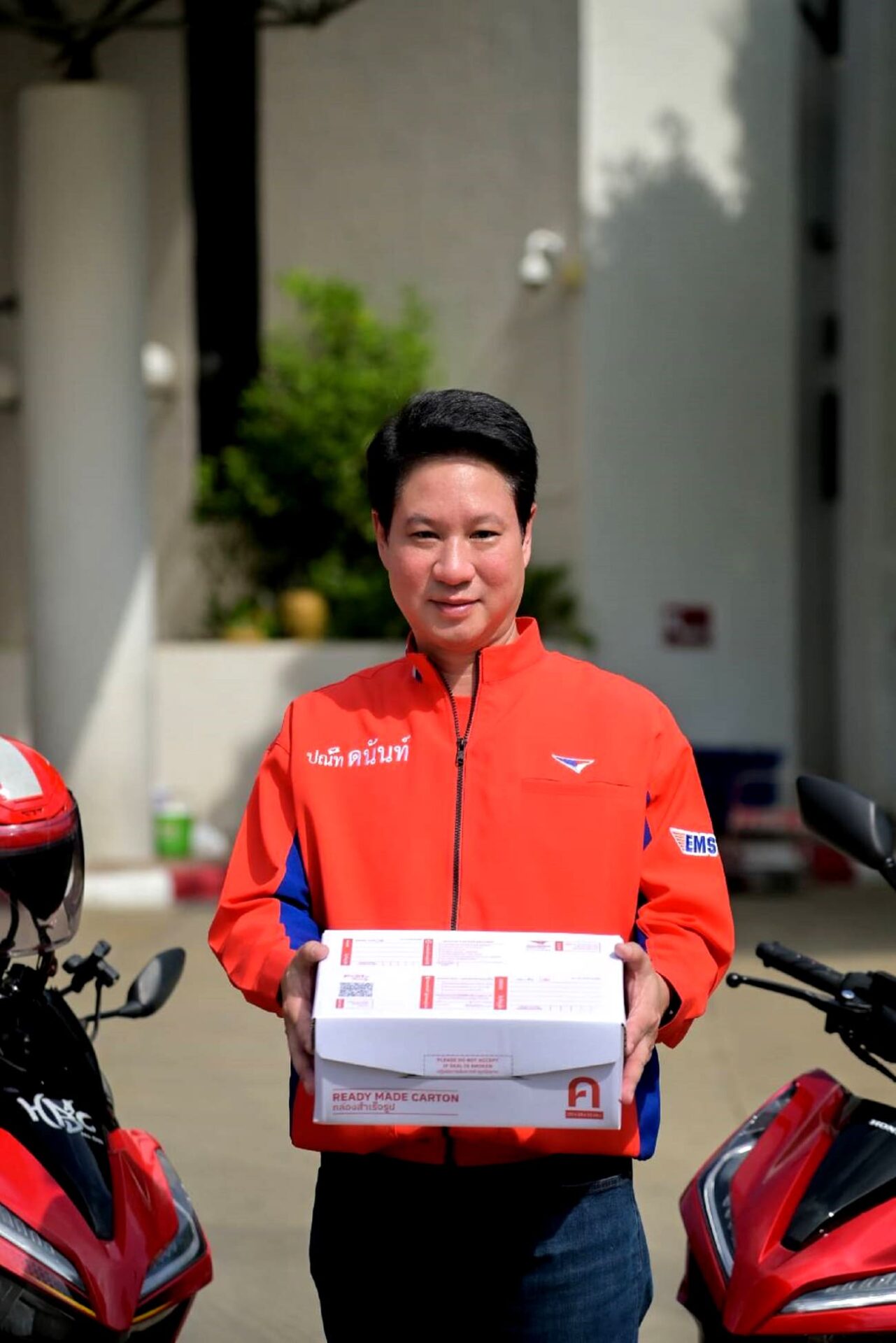 Thailand Post เปิดตัวยูนิฟอร์มใหม่ พลิกโฉมพี่ไปรฯ ให้โฉบเฉี่ยว และ ...